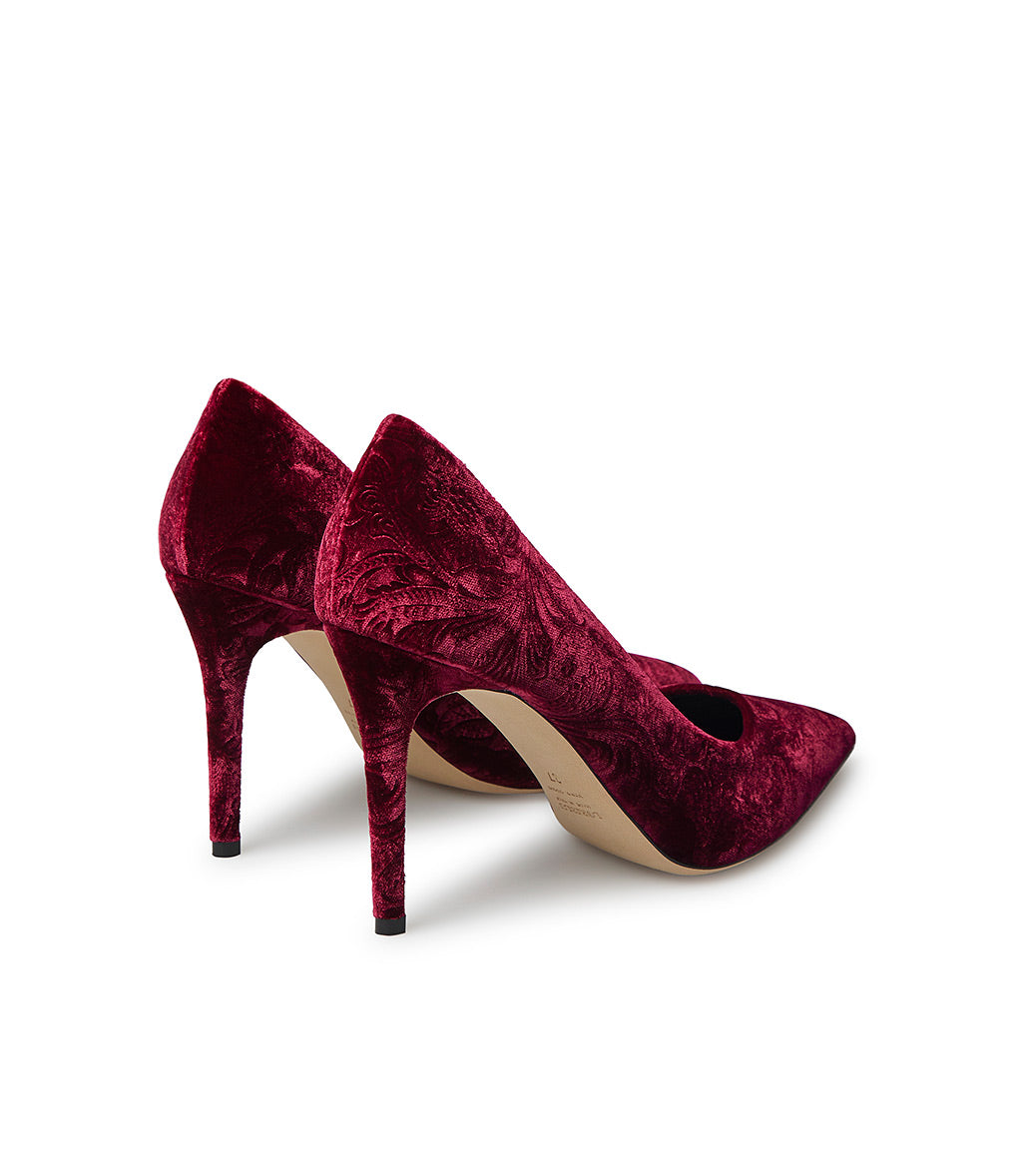 Ruby red damask velvet pumps | Loriblu